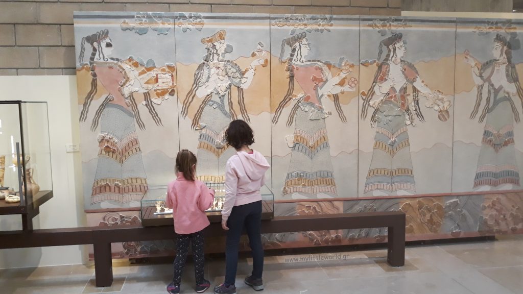 Στο Αρχαιολογικό Μουσείο Θήβας με τα παιδιά - My Little World